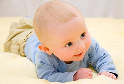 Plötzlich überall Pickel: Das hilft bei Babyakne