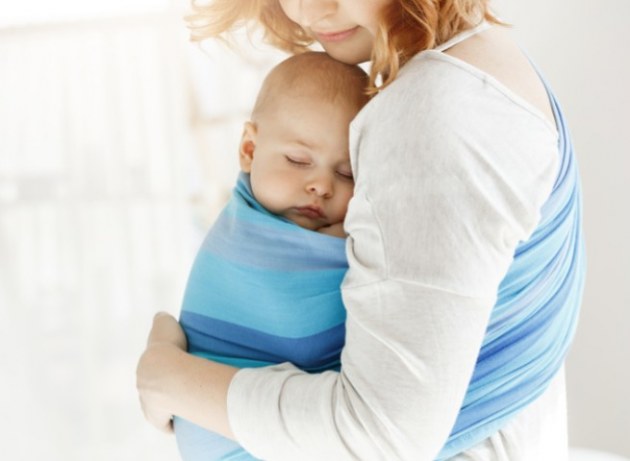 Babys tragen - alles über Babytragen und Tragetücher